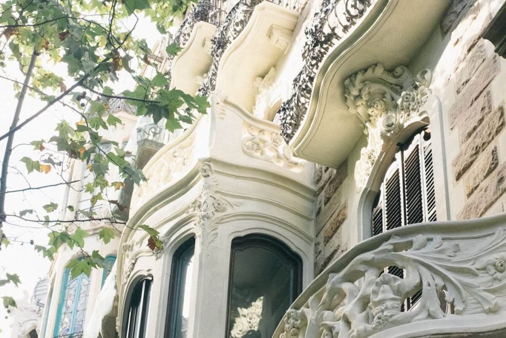 How to Choose Window Designs that Complement Your Home’s Architecture